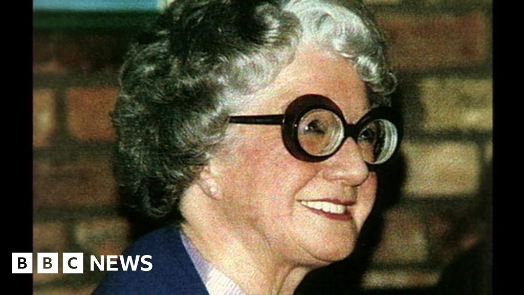 Man arrested over 1994 Wibsey pensioner murder - BBC News