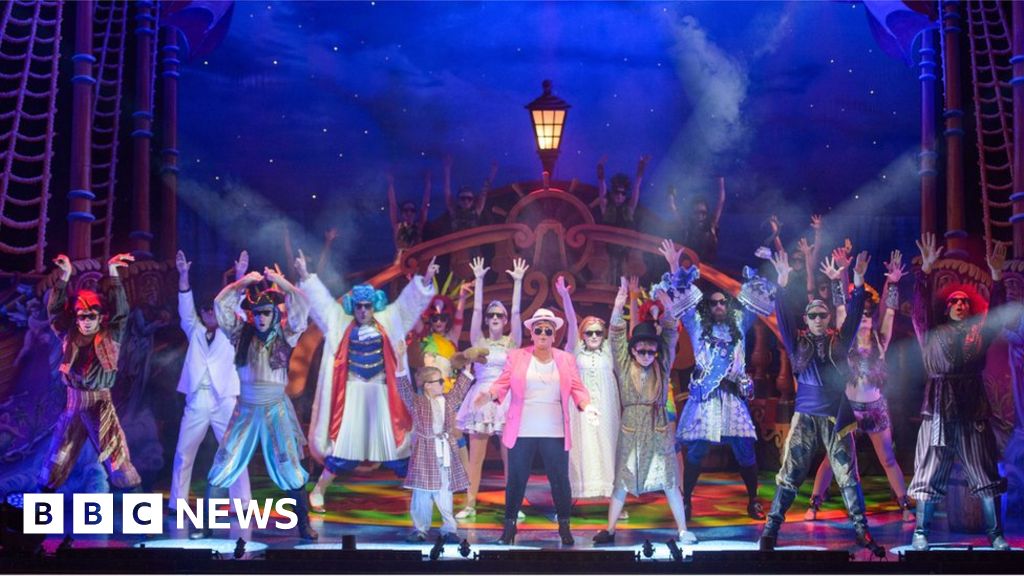 Pantomime - a true theatrical survivor - BBC News