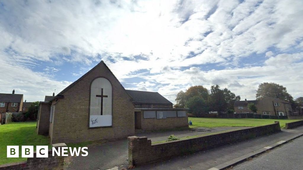Kettering: Disused church to be demolished in housing plan - BBC News