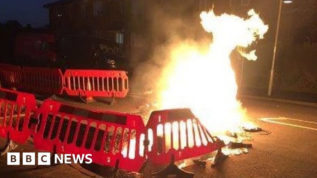 Homes evacuated due to gas main fire in Farnborough - BBC News