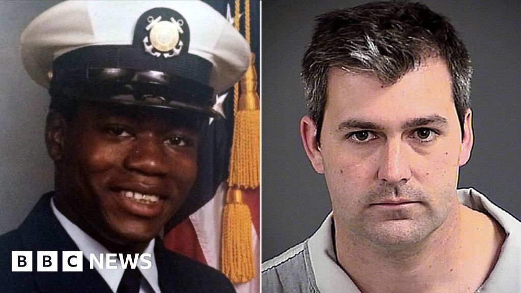 Walter Scott murder case ends in mistrial for former officer - BBC News