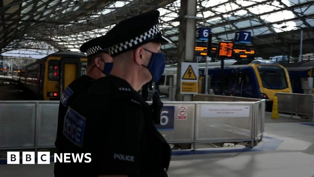 Police forces crack down on 'county lines' - BBC News