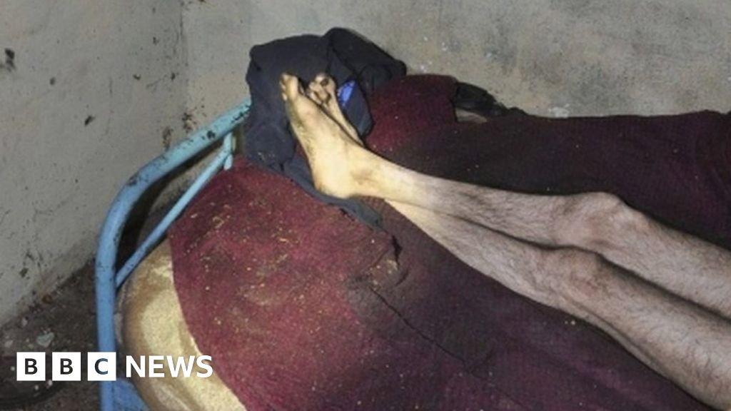 Spain pair 'locked brother up in inhuman conditions' - BBC News