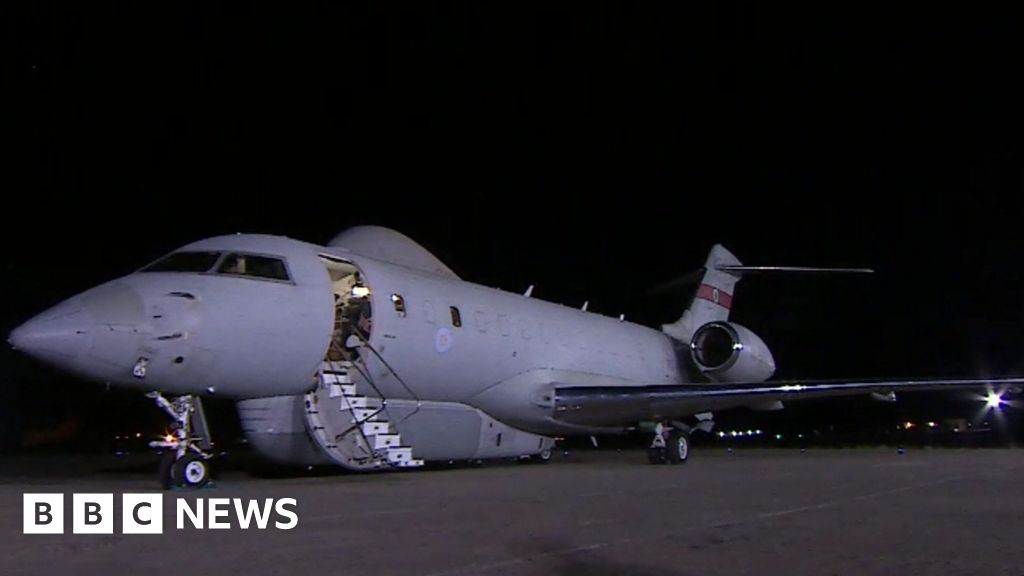 On board an RAF spy mission over IS-occupied territory - BBC News