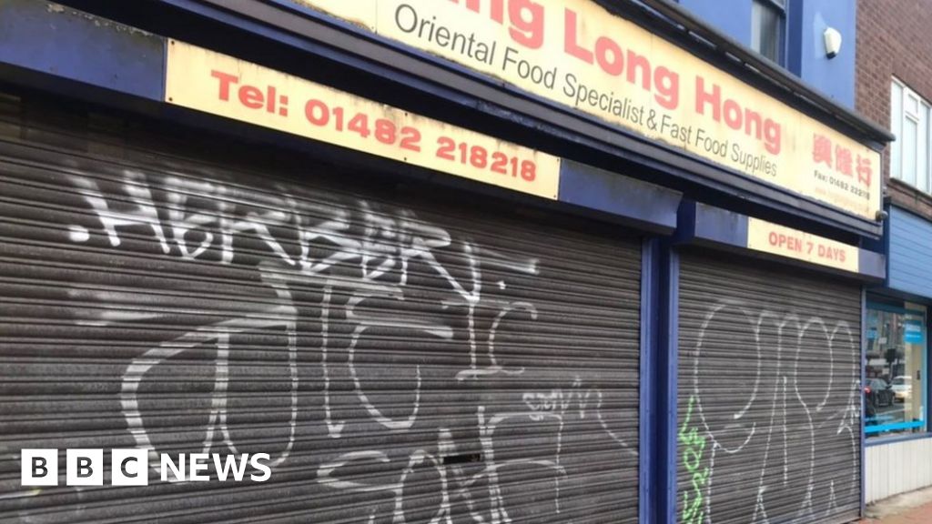 Hull traders say graffiti spoils street's 'real' art murals - BBC News