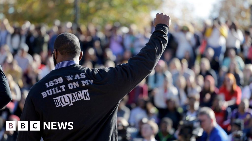 Protests over racial issues spread to more US campuses - BBC News