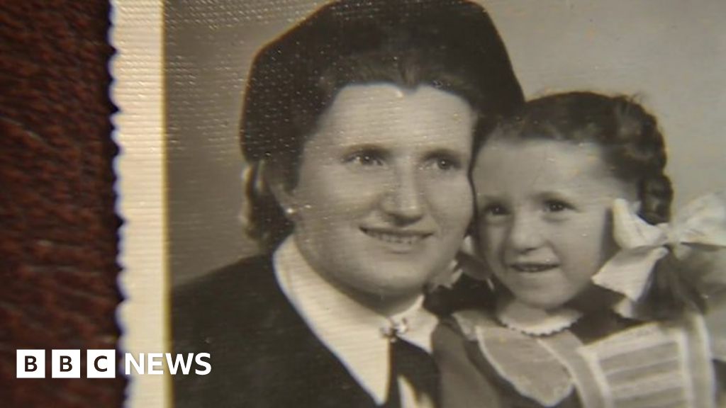 Auschwitz survivor Angela Orosz on mother's Mengele nightmares - BBC News