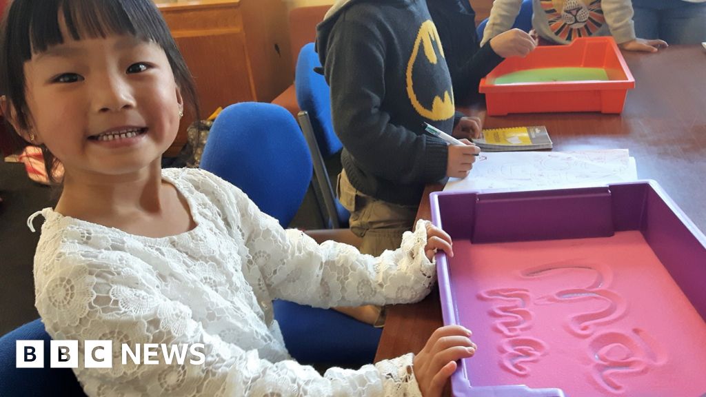 Chinese Sunday school in Swansea welcomes pupils - BBC News
