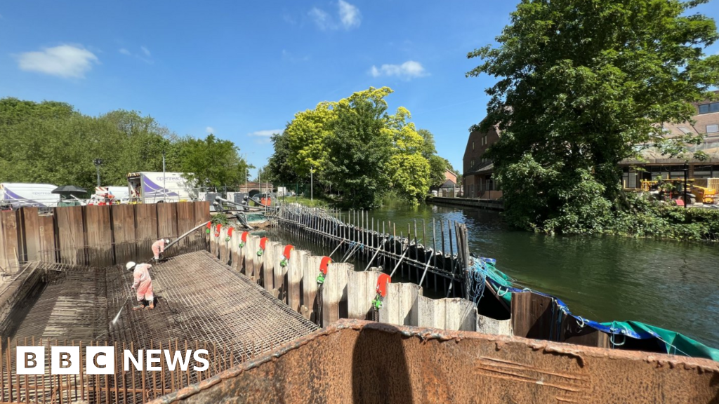 Salisbury's £30m flood defence scheme takes shape - BBC News