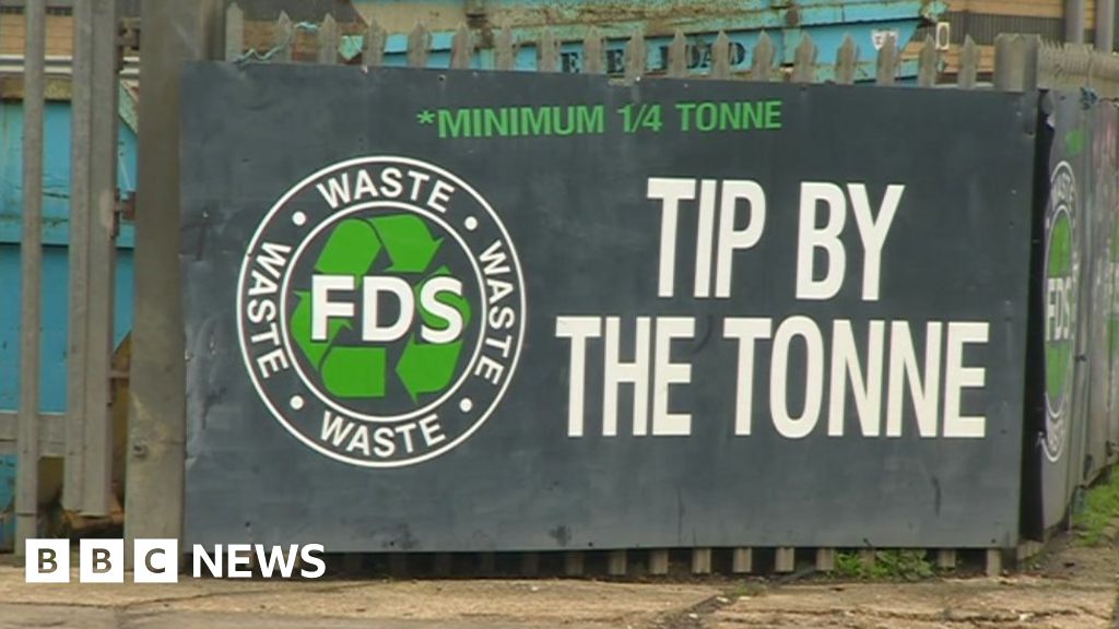 Poole waste worker killed by reversing lorry, jury told - BBC News