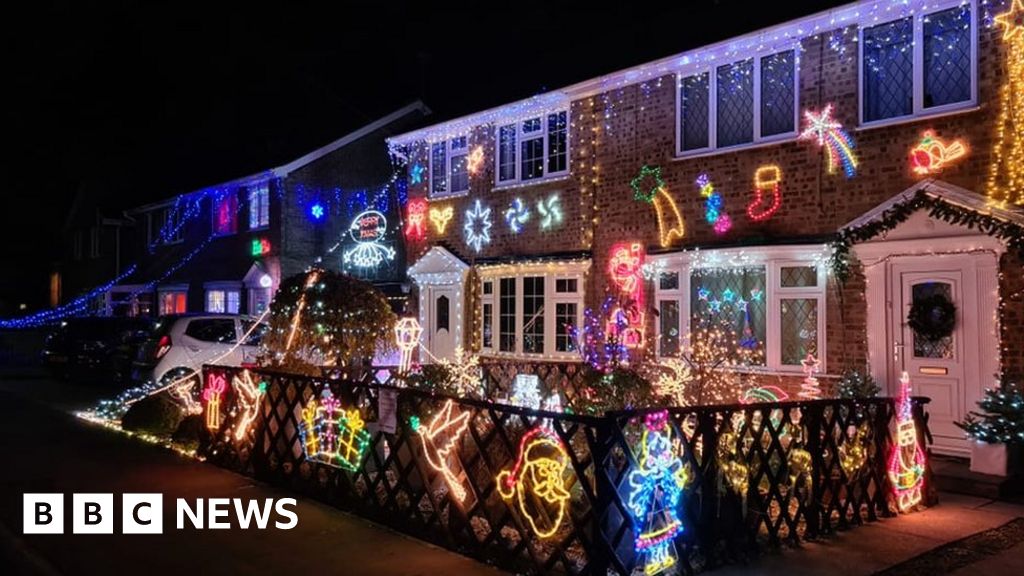 Twinklepike Way charity Christmas display ends after 22 years - BBC News