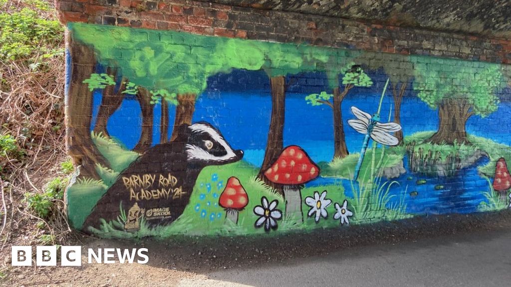 Pupils re-paint mural in Newark 'graffiti hotspot' after vandalism