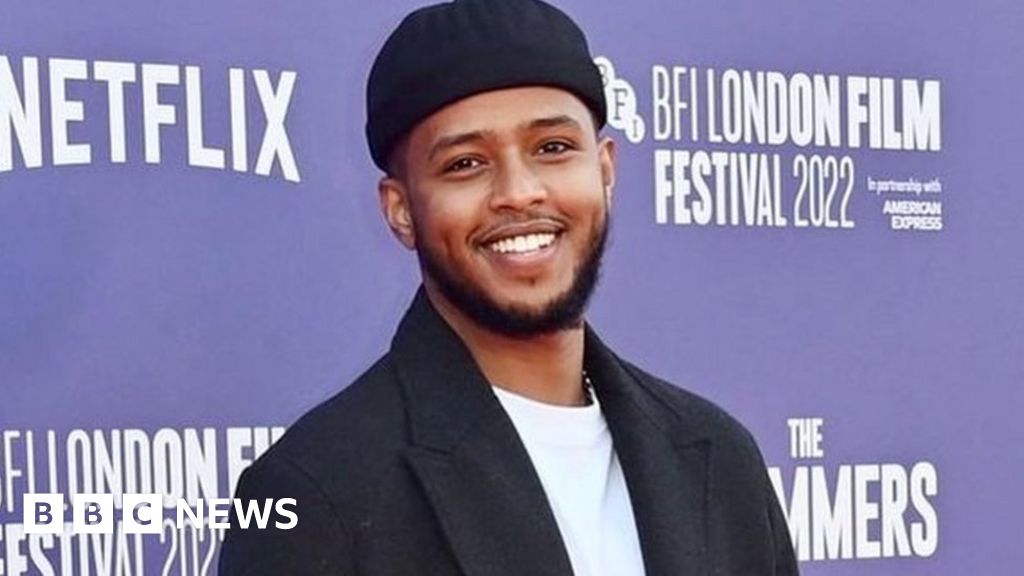 Bristol actor stars in new Netflix film The Swimmers - BBC News