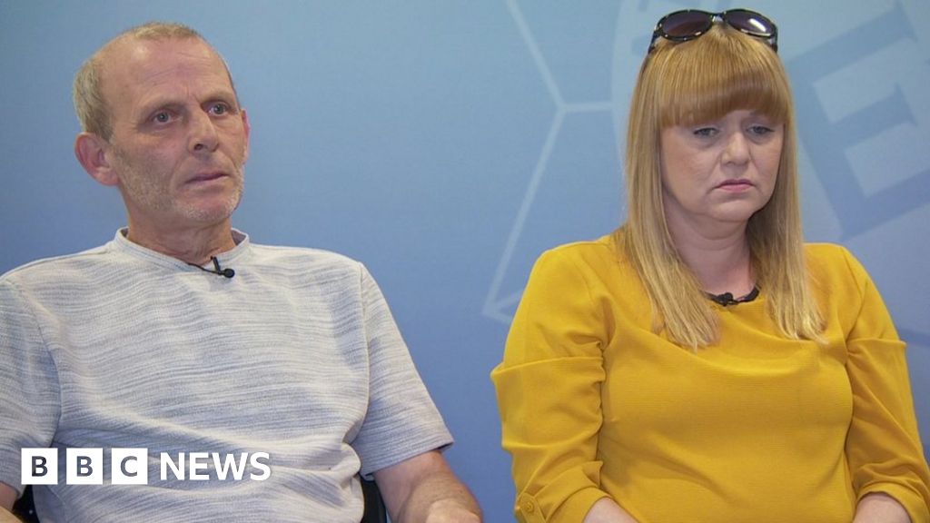 Kennie Carter: Parents' plea for help after son stabbed to death - BBC News