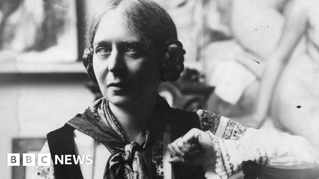 Medal awarded to Derbyshire artist Dame Laura Knight sells at auction