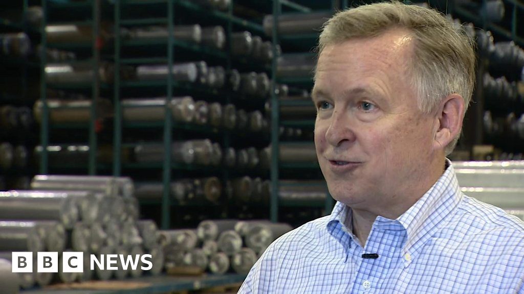 The firm keeping denim making alive in the US - BBC News