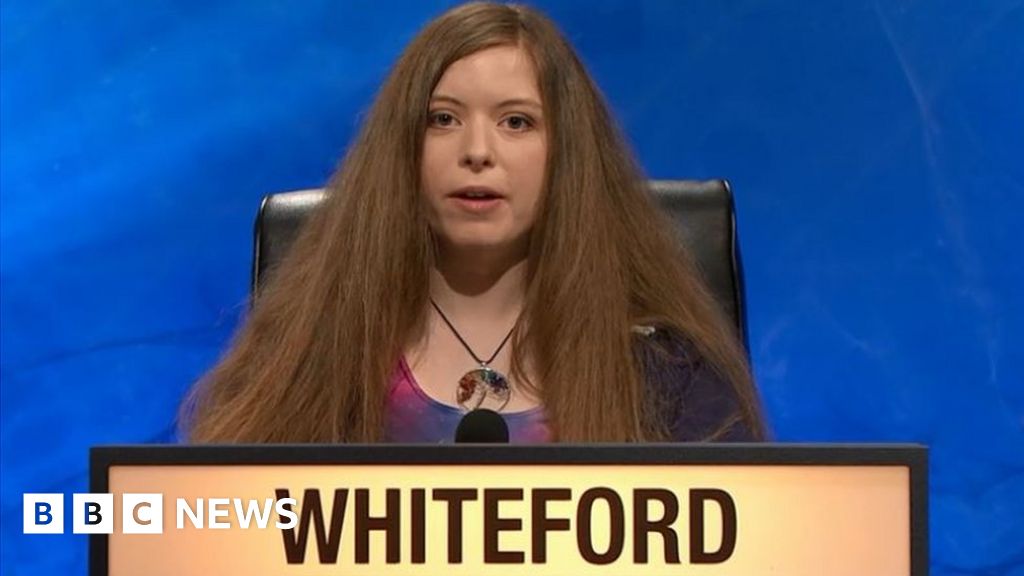 'It's University Challenge, why are you talking about my hair?' - BBC News