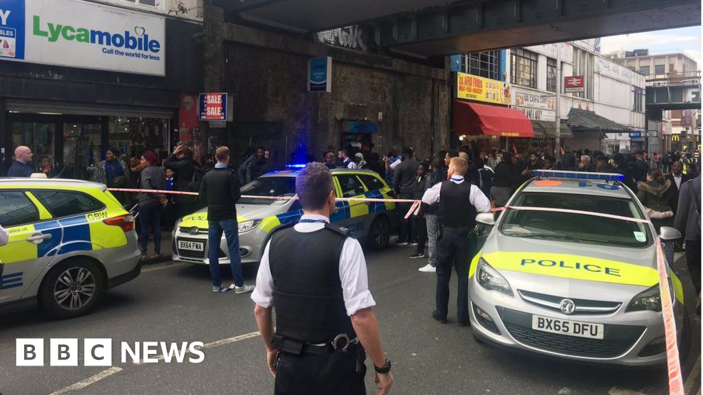 Two men arrested over Peckham Rye fatal stabbing - BBC News