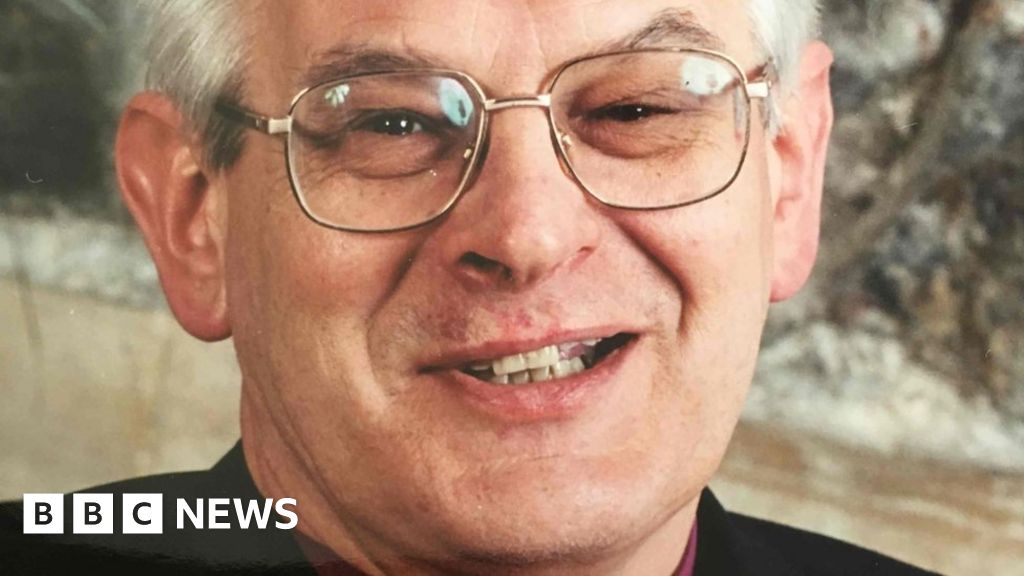 Tributes paid to Bishop David Thomas after sudden death - BBC News