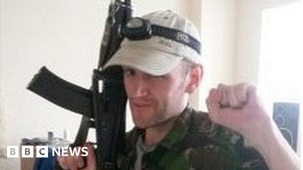 Oldham father's 'horror' as son fights for Putin a second time - BBC News