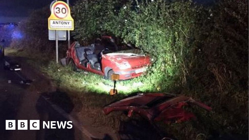 Police watchdog probe after Cornwall car crash - BBC News