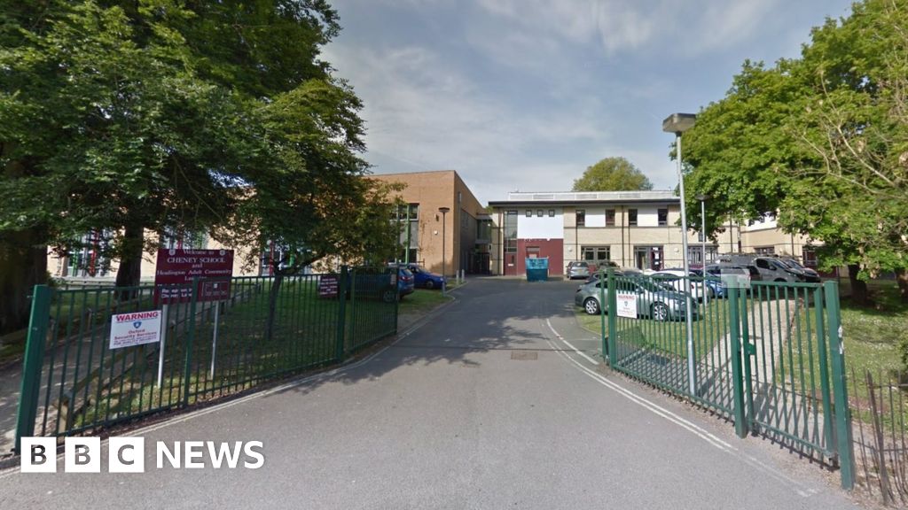 School sorry for GCSE suicide note exercise - BBC News