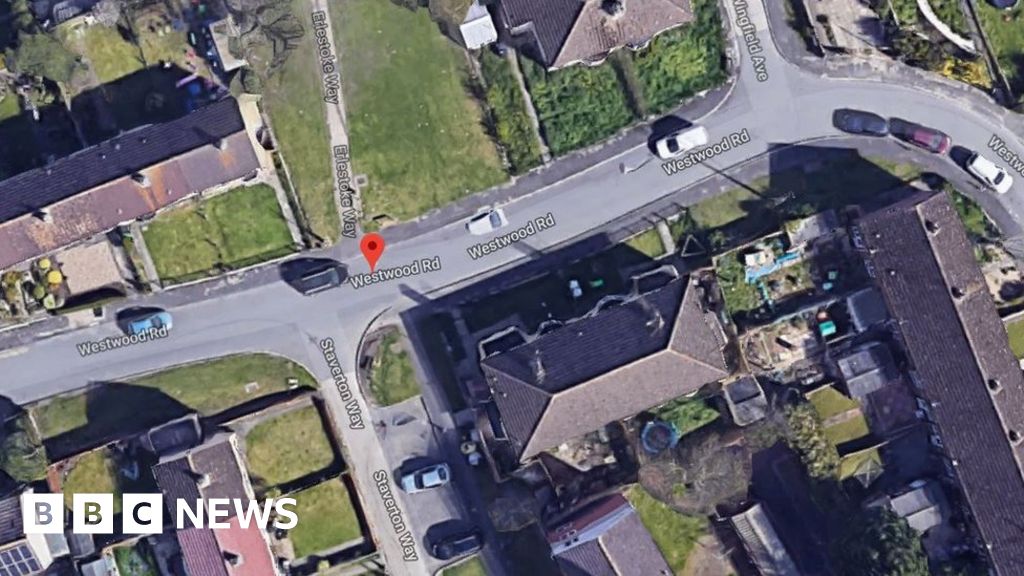 Swindon teenager attacked by machete-wielding group