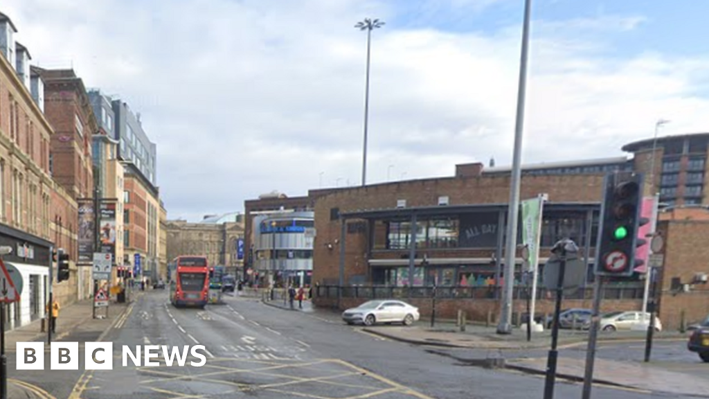 Liverpool stabbing: Man injured in afternoon attack - BBC News