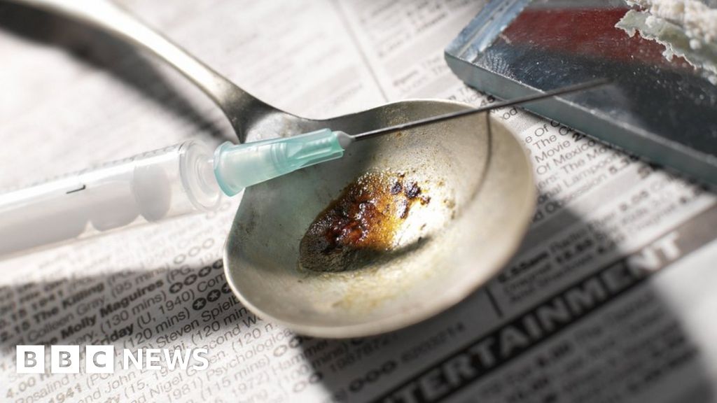 East Lancashire drug 'overdose' deaths investigated - BBC News