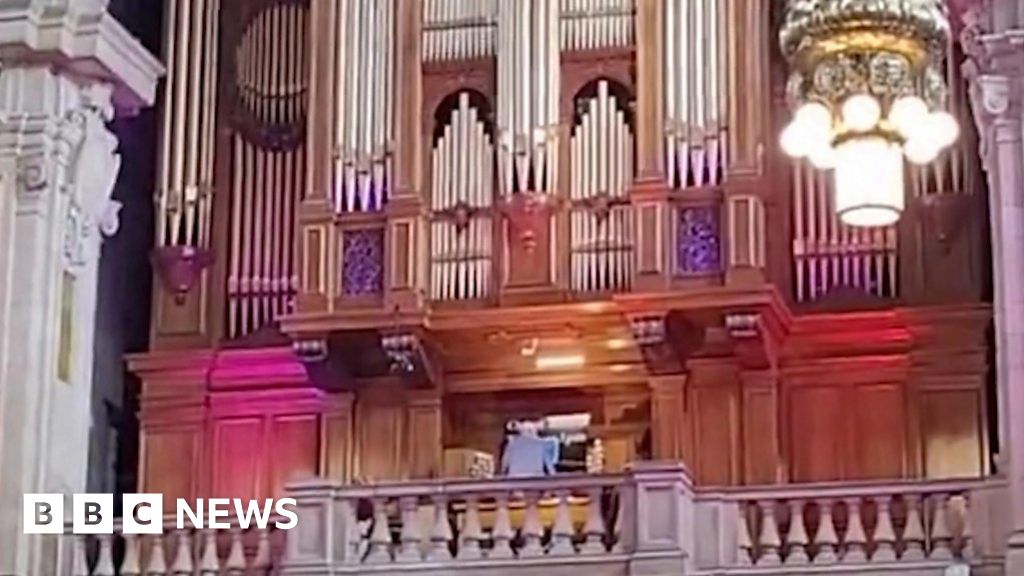 Matthew Perry: Friends music tribute by Glasgow organist