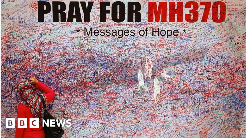 MH370 search: Relatives react to news of debris find - BBC News
