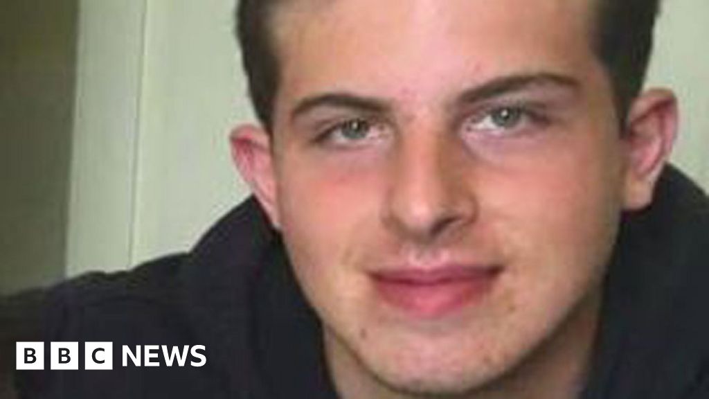 Sheffield student Thomas Rhodes died 'in hotel fall' - BBC News