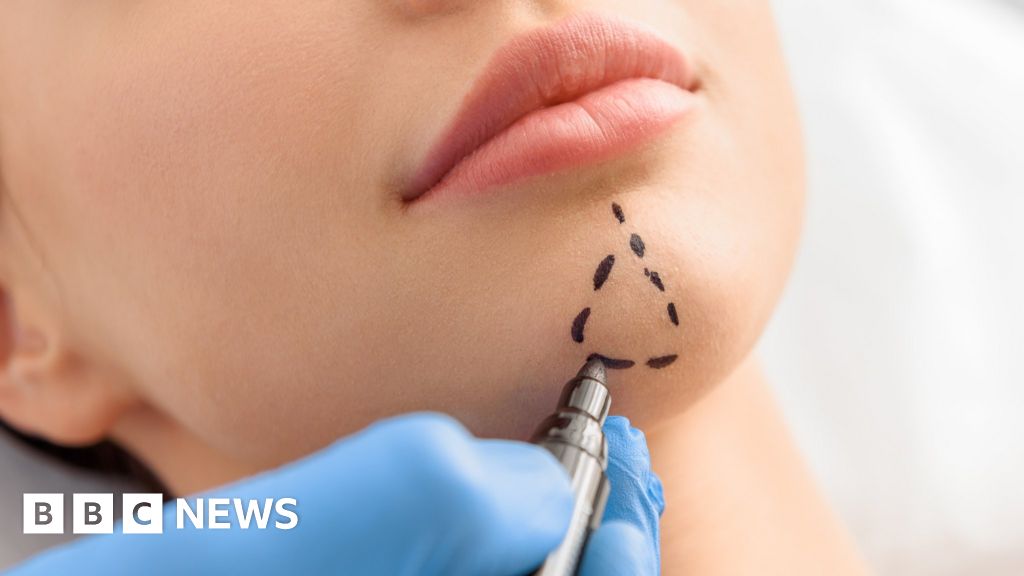 Hacked plastic surgery photos published online - BBC News