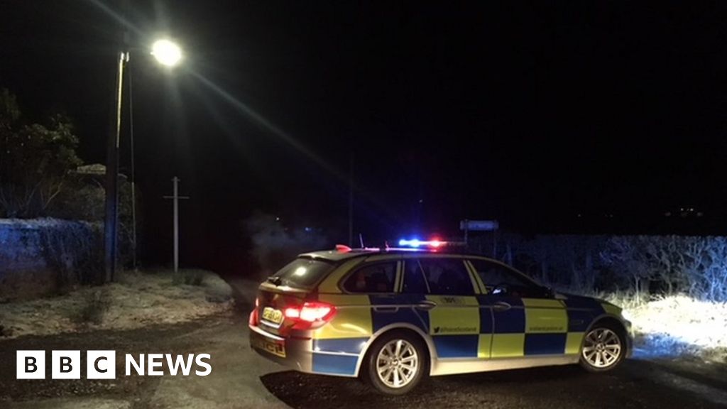 Search after Stirling microlight 'crash' reported - BBC News