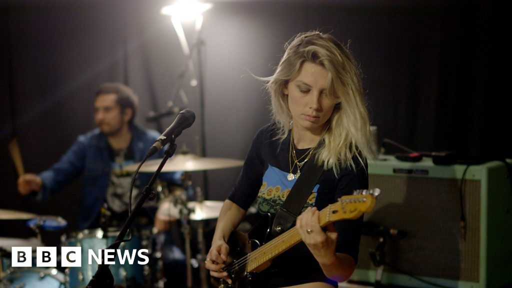 What happened when we dropped in on a Wolf Alice rehearsal - BBC News