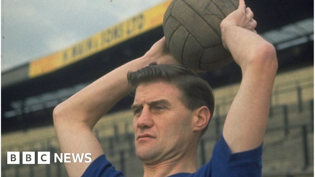 Jimmy Dickinson: Statue of Portsmouth legend set for Fratton Park - BBC ...