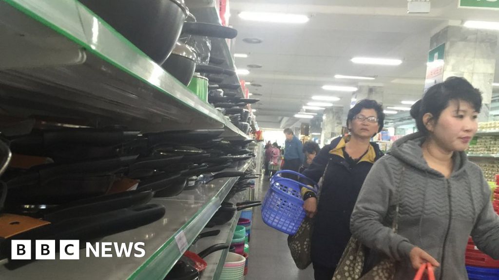 What the shops and shoppers of North Korea tell us - BBC News