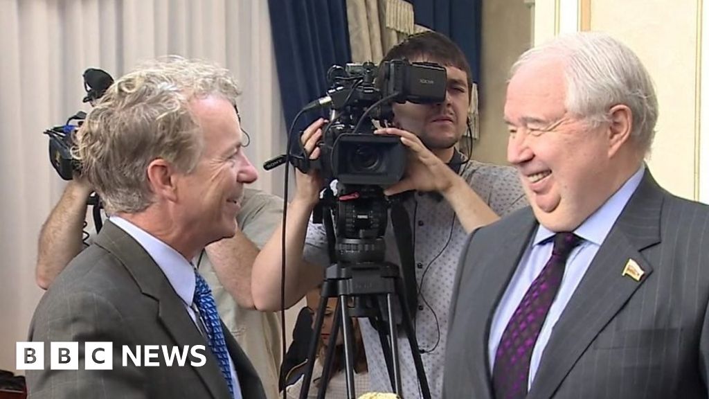 US senator's 'controversial' Russia talks - BBC News