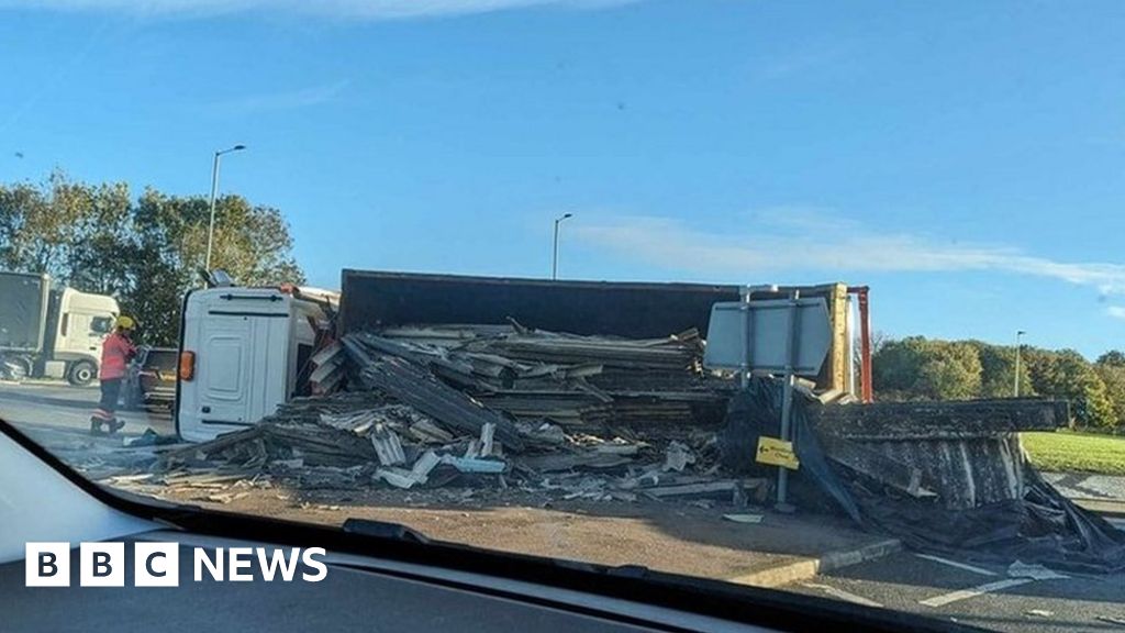 Witchford: Lorry overturns on A142 roundabout - BBC News
