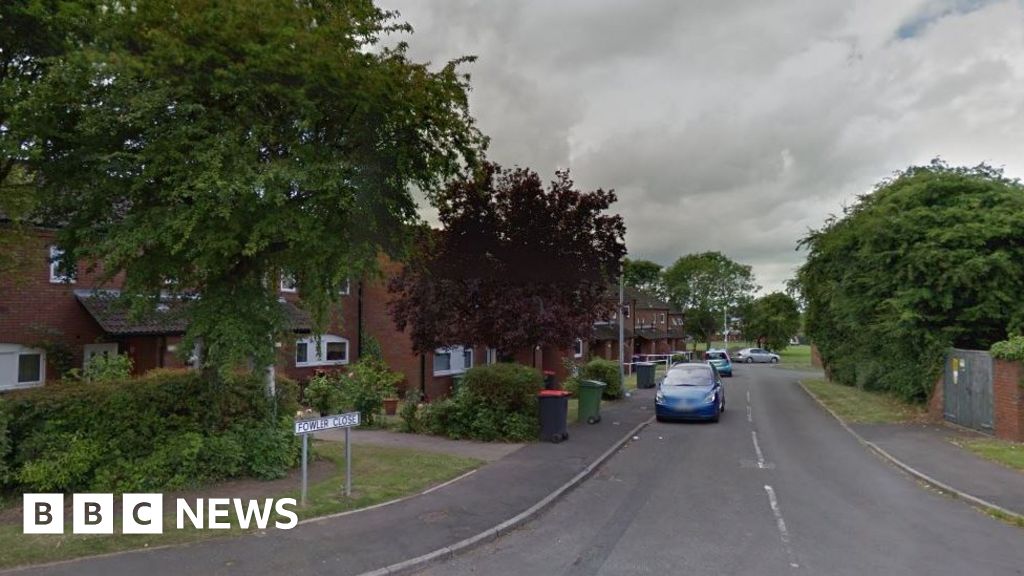 Wellington: Murder charge after 'garden fight' stabbing - BBC News