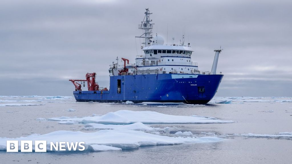 Month at sea probes Arctic mixing - BBC News