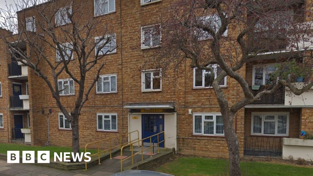 Man charged over fatal stabbing at Hornsey flats - BBC News