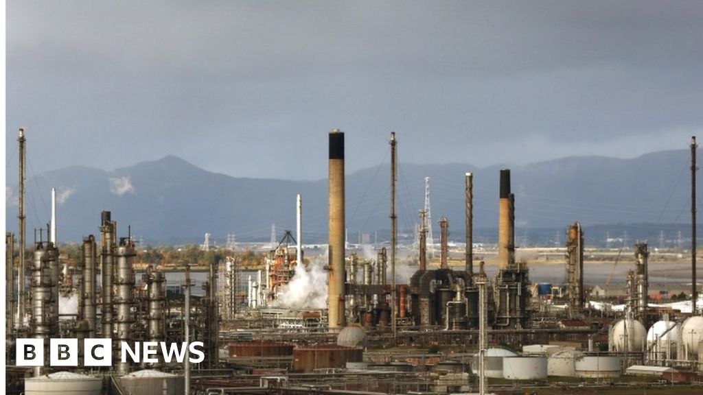 Grangemouth refinery jobs threatened under scale-back plans - BBC News
