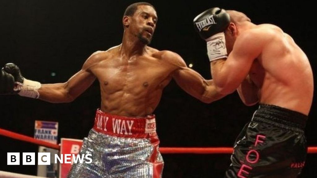 Ex-boxer Anthony Small acquitted of terrorism charge - BBC News