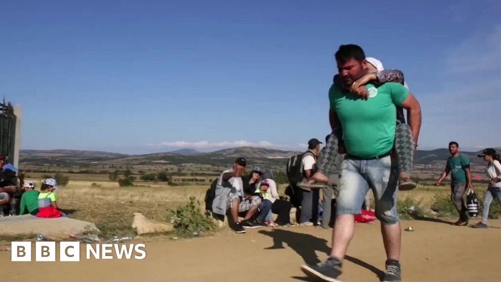 Quotas proposed as refugees continue to arrive in Europe - BBC News
