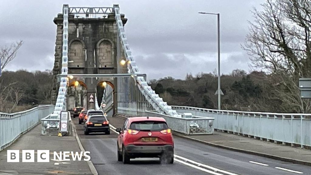 Anglesey Menai Bridge partly reopens after repairs - BBC News