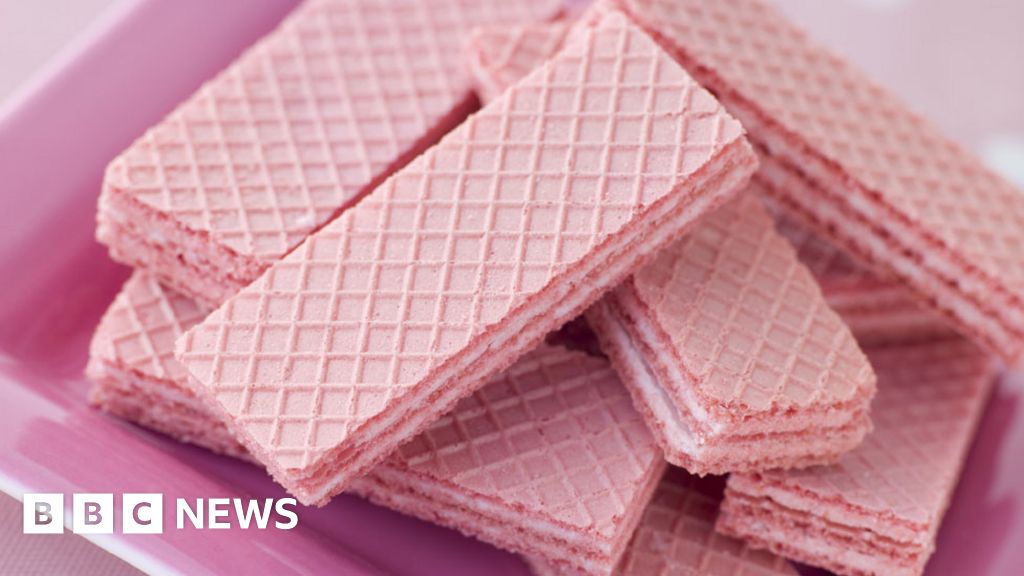 Pink wafer firm Rivington Biscuits reveals Brexit crunch - BBC News