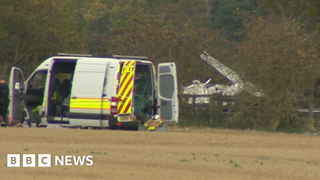 Inquest opens into East Yorkshire plane crash deaths - BBC News