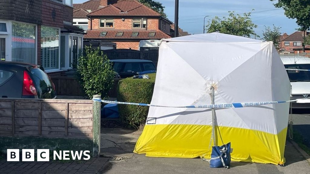 Timperley: Murder charge after man fatally injured at house - BBC News