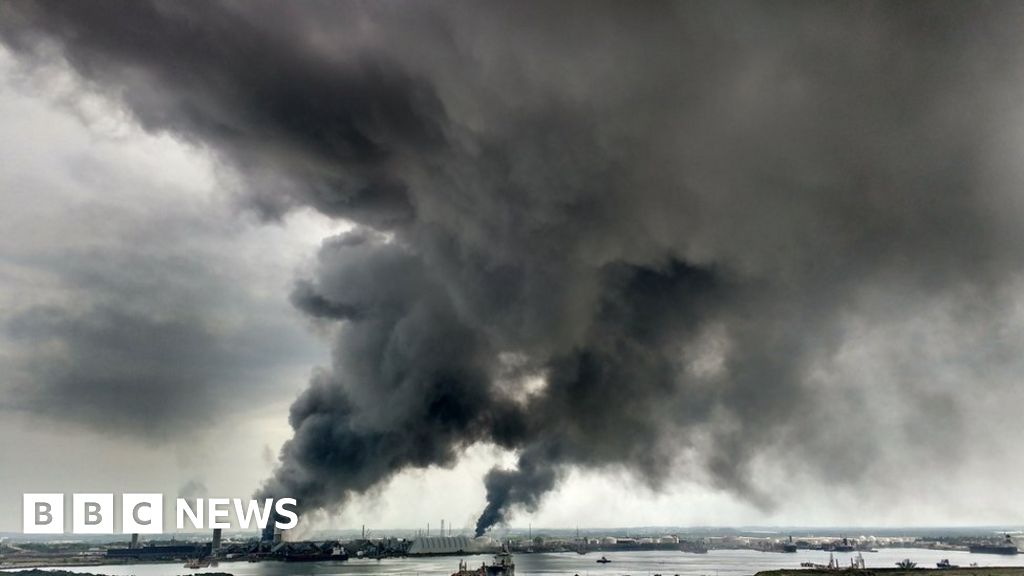 Mexico explosion: Three dead in Veracruz oil plant - BBC News